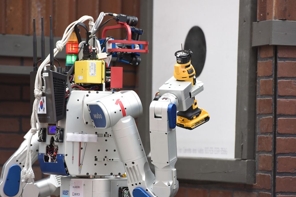 The Walking...and Falling Robots of DARPA's Robotics Competition ...