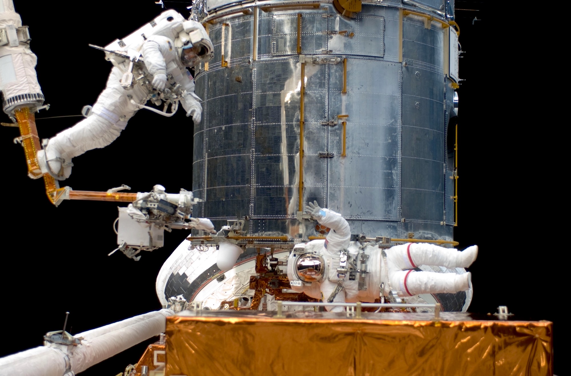 Should Robots Take Astronauts’ Place In Space Exploration?