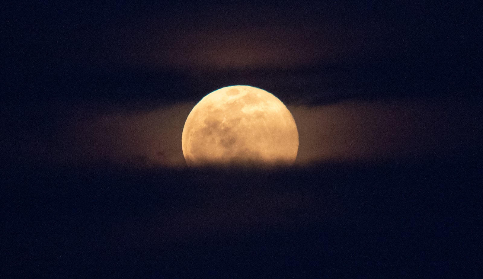 Super Blue Moon And Meteor Showers Set To Dazzle August Skies